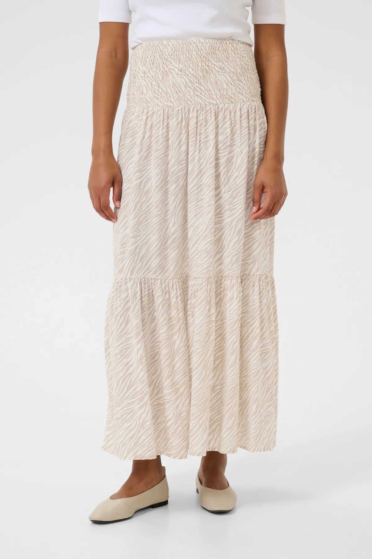 KAmaxi Kjol i chalk w. feather grey animal viskos | KAFFE Clothing