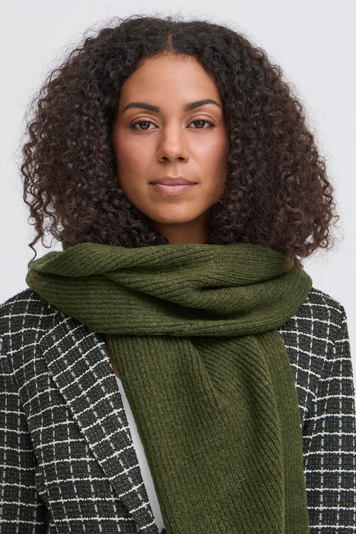 IAIVO Scarf in rifle green colour | ICHI