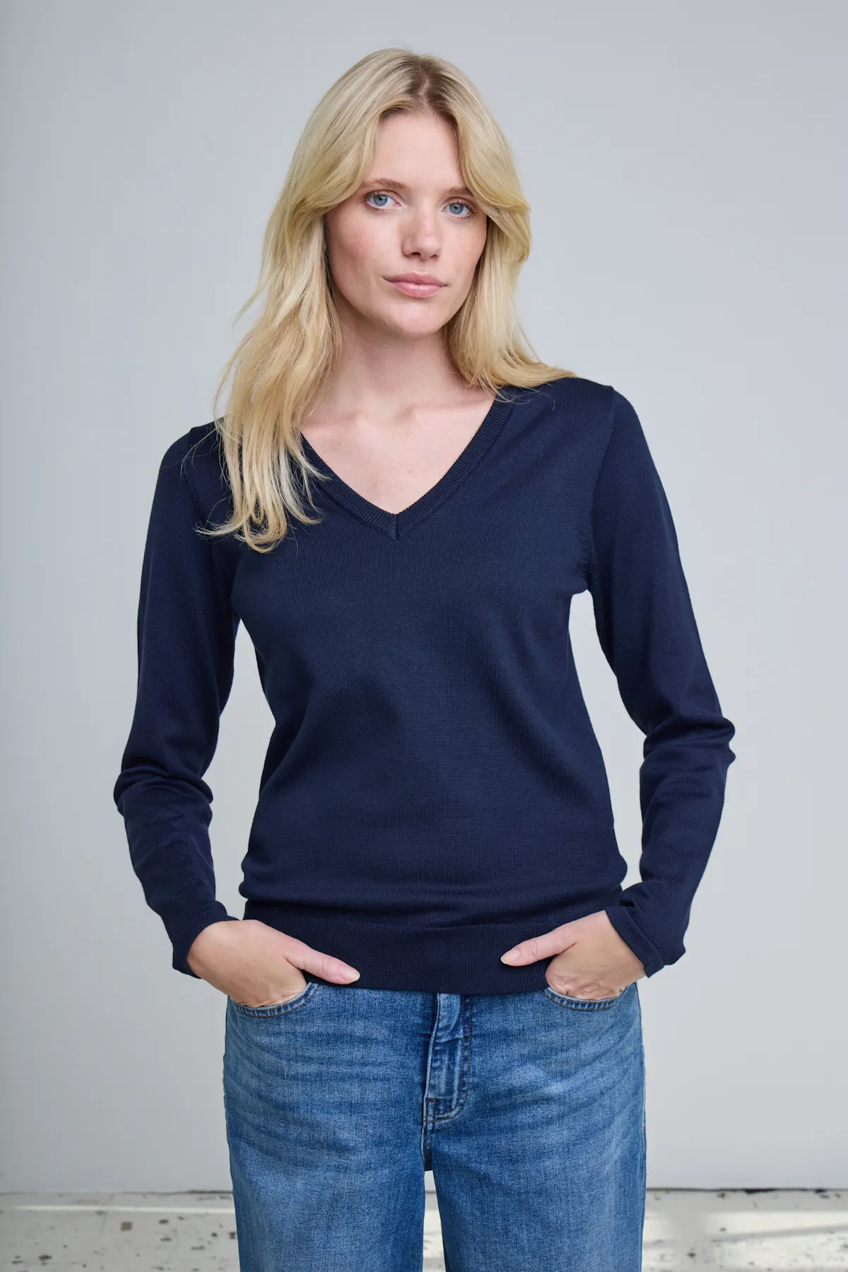 IHLULS V-Neck Pullover i total eclipse farge | ICHI