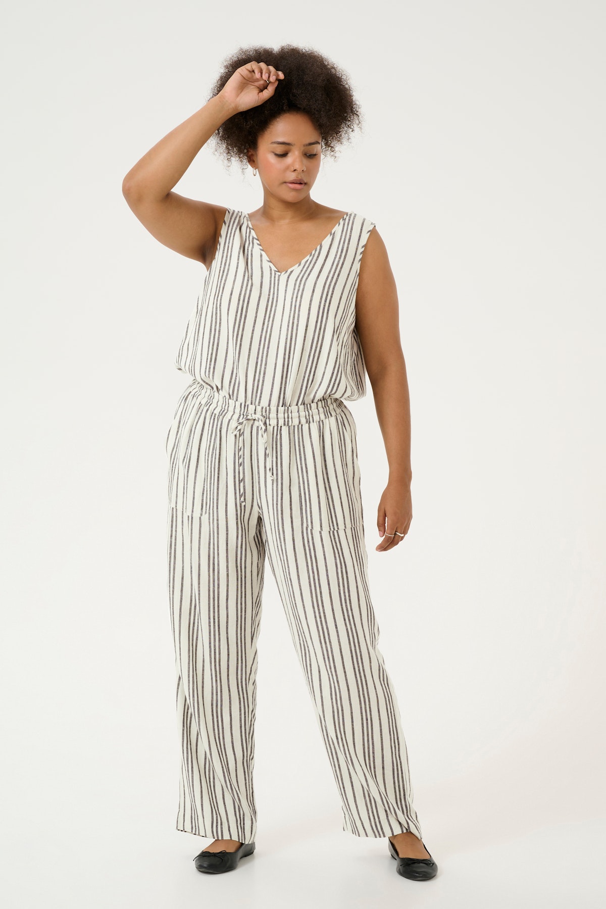 KCmille Linen Trousers in moonstruck / black stripe colour | KAFFE Clothing