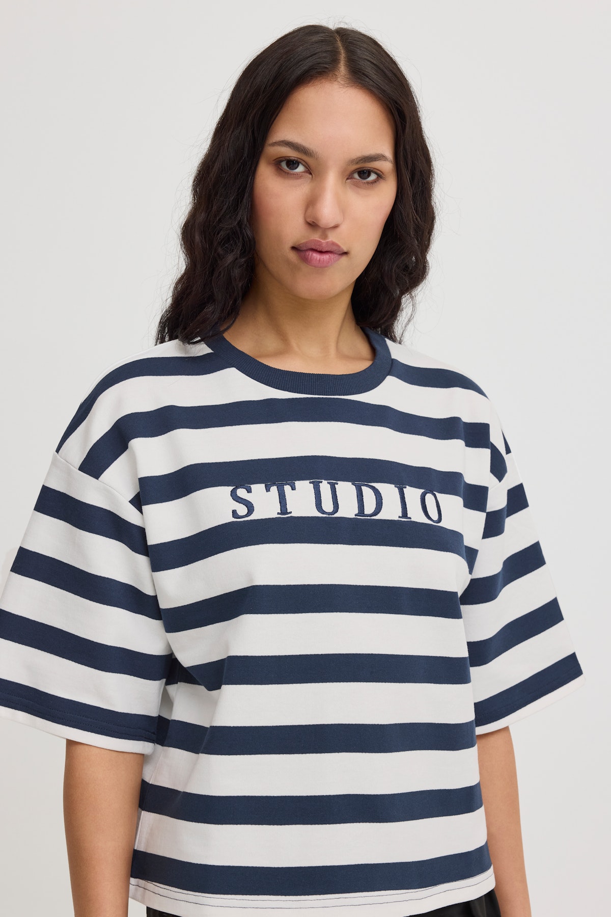 IHOCIE T-shirt in total eclipse colour | ICHI