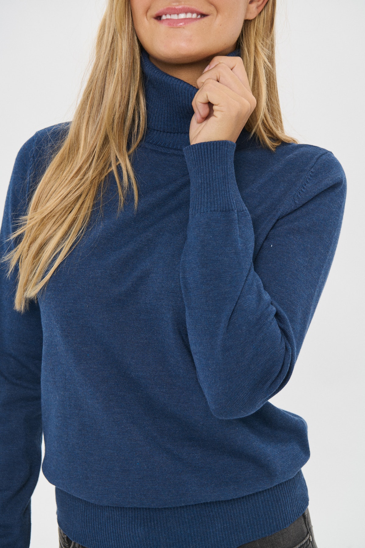 MilaSZ Rollneck Pullover in pageant blue melange-farbe
