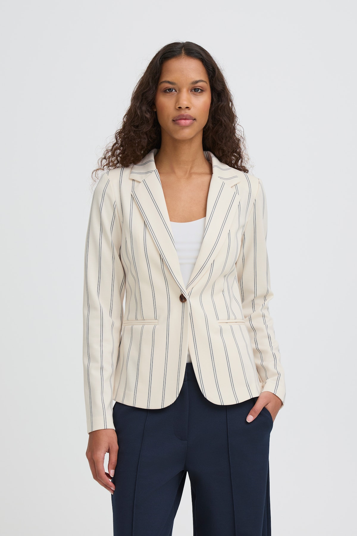 IHKATE Blazer in birch w. blue stripe colour | ICHI