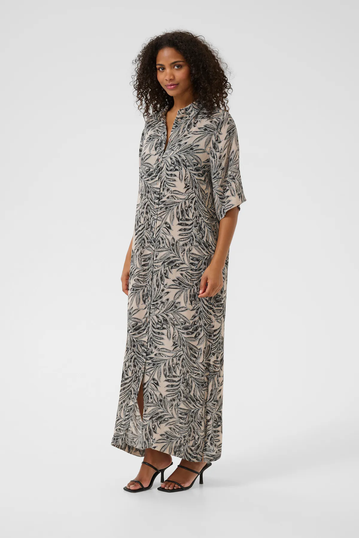 KAthora Dress in feather gray leaf print viscose | KAFFE Clothing